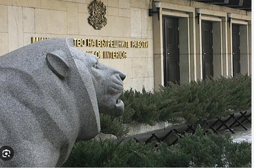 Кадър на Национална полиция заминава в РЮА заради убийството на Къро