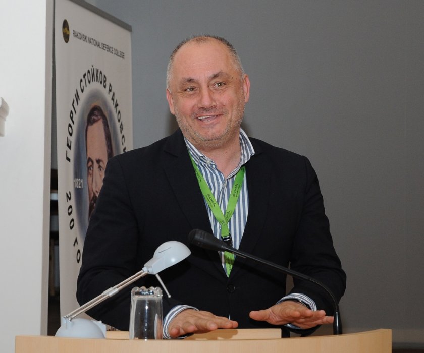 Само в Lupa.bg: Нови грандиозни скандали на летище "София"! - 5 Минути