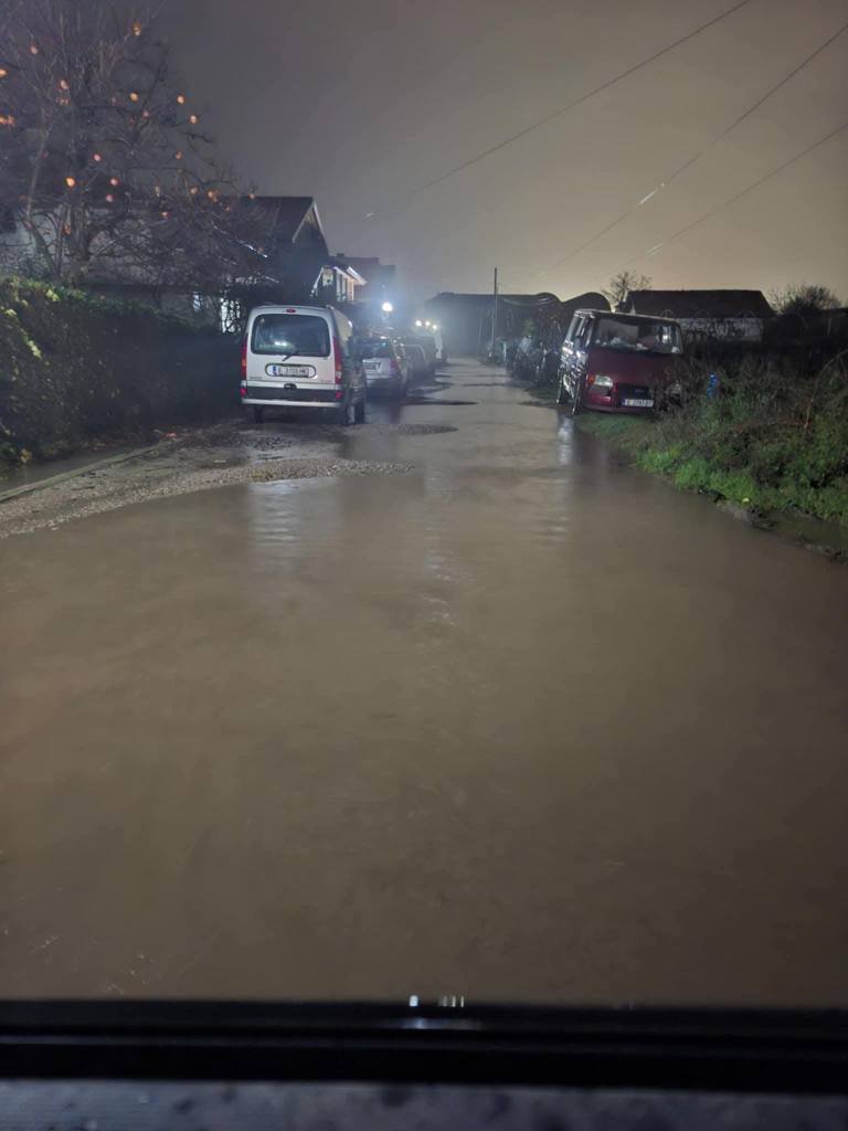 Къщи и мазета в село Рупите потънаха във вода след поройния дъжд в Петричко (СНИМКИ) - Lupa BG