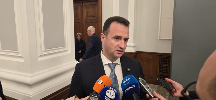 Жечо Станков: Имаме за 6 м. бензин, за 4 м. дизел, за 2 м. авиационно гориво - Lupa BG